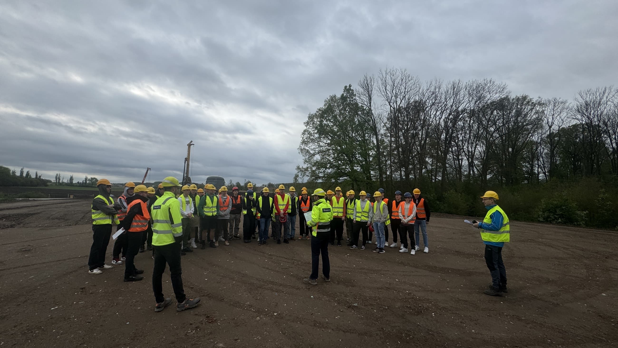 Budoucí stavbaři z Hradce Králové si prohlédli D35 | VINCI Construction CS