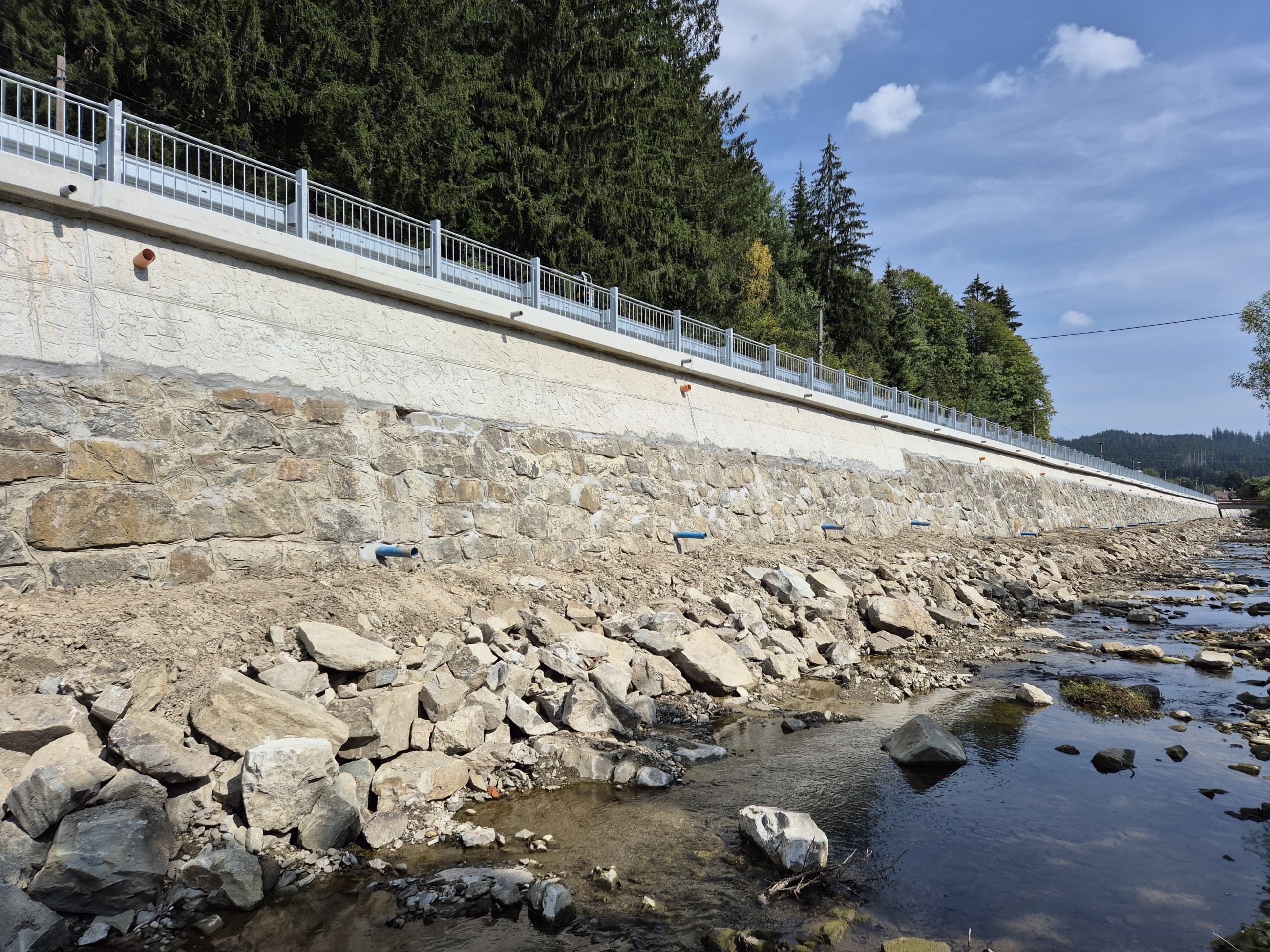 Oporný múr vo Vysokej nad Kysucou je rekonštruovaný | VINCI Construction CS