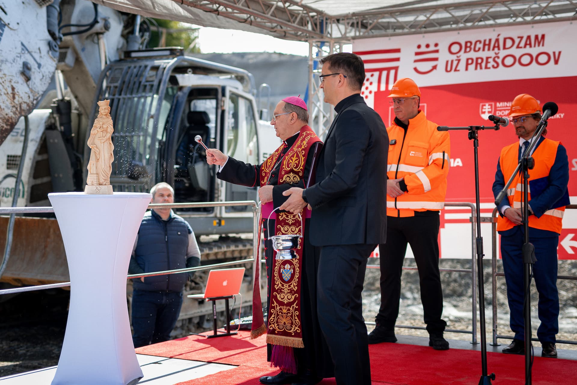 Slávnostné zahájenie razenia tunela Okruhliak na R4 | VINCI Construction CS